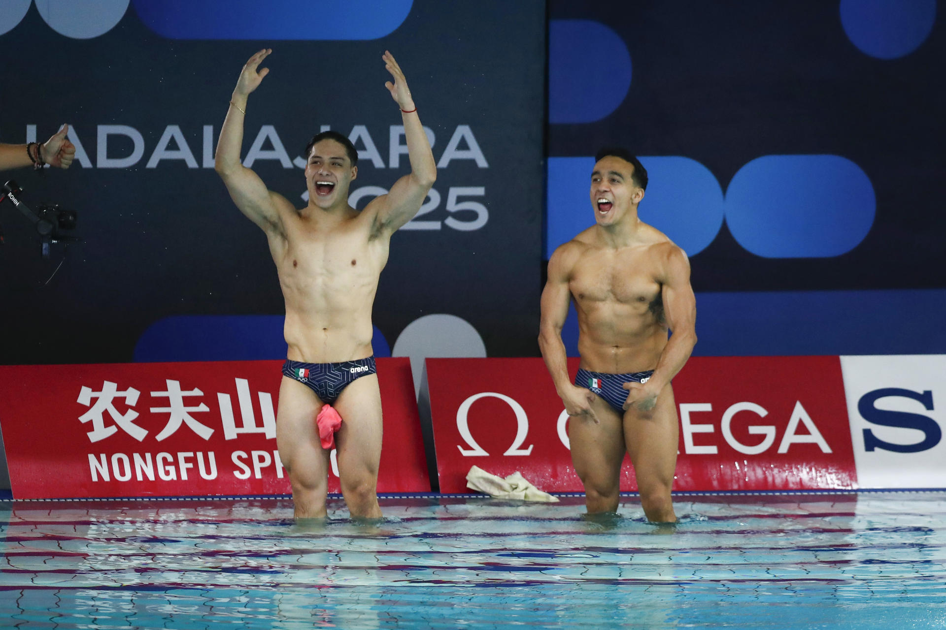 Osmar Olvera y Juan Celaya ganan el oro en Copa Mundial de clavados | Close Up Noticias