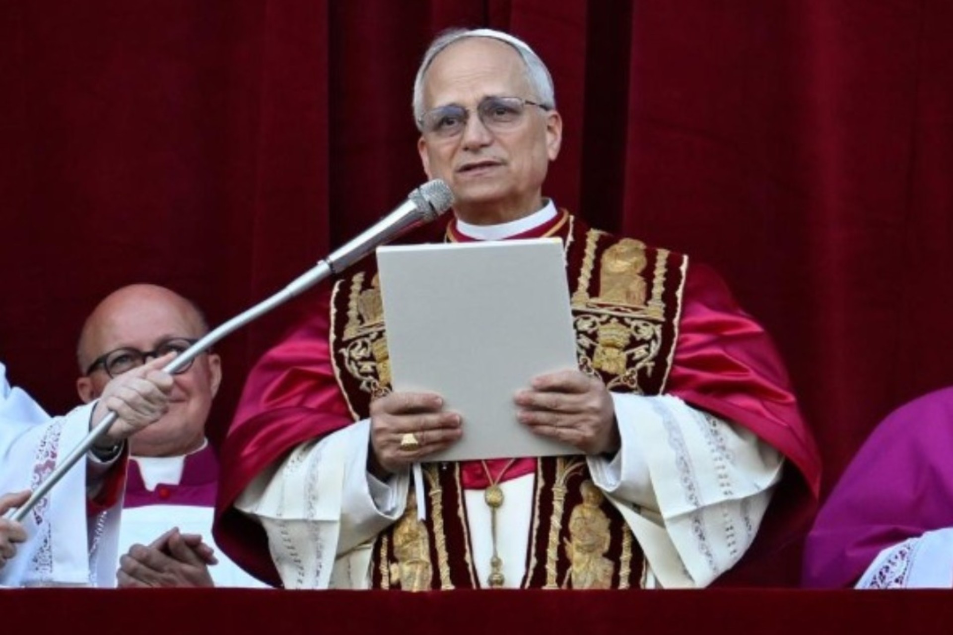 Primer discurso del papa León XIV: Un llamado a la paz y a una Iglesia abierta a todos | Close ...